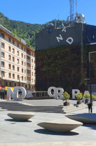 Andorra la Vella: Hauptstadt von Andorra + Sehenswürdigkeiten & Tipps