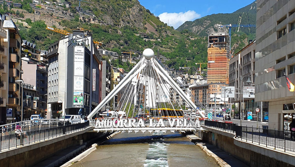 Andorra la Vella: Hauptstadt von Andorra + Sehenswürdigkeiten & Tipps